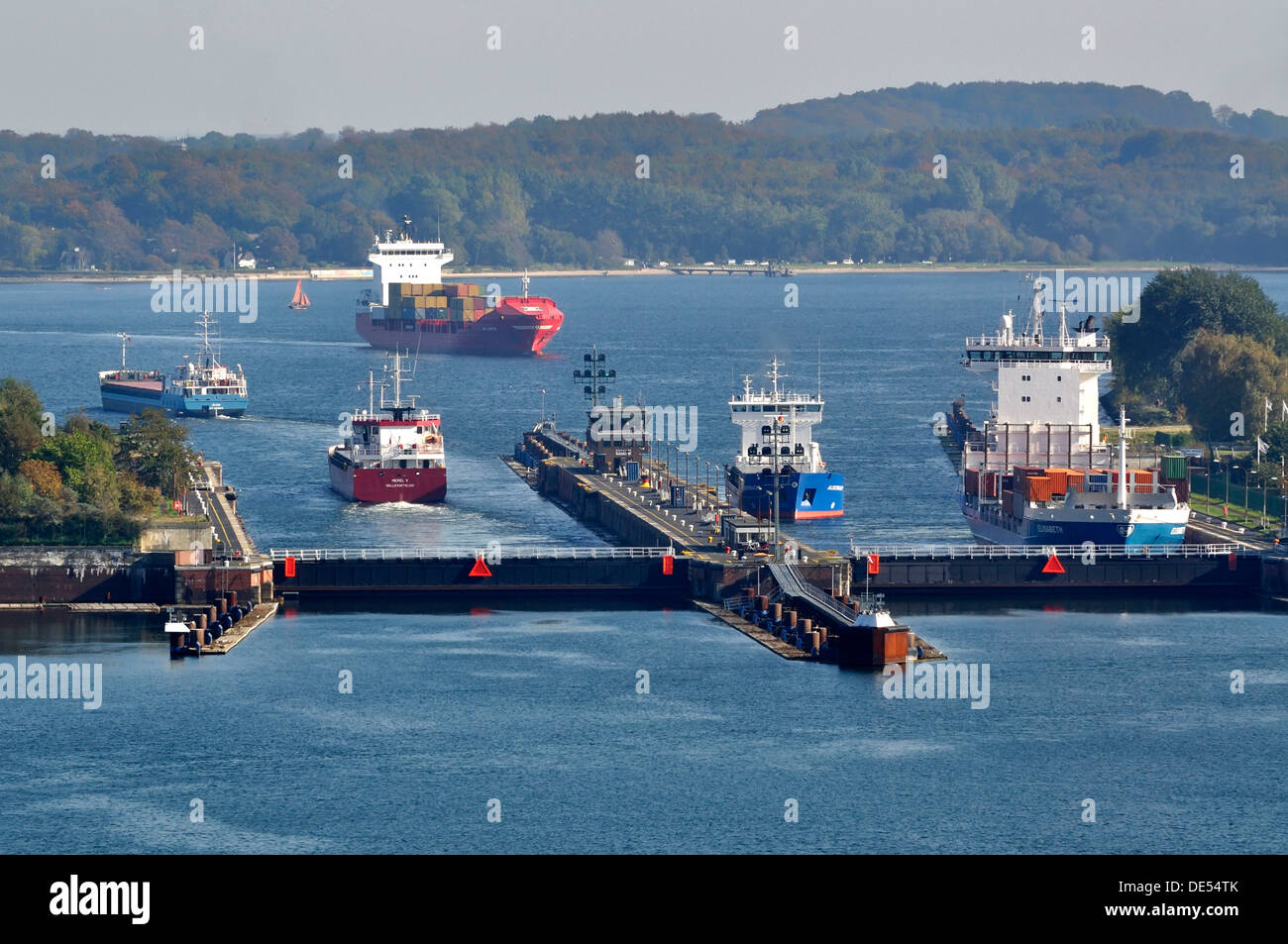 Die Schifffahrt an der Holtenauer Schleuse, nord-ostsee-Kanal, Nord-Ostsee-Kanal, Kiel ...