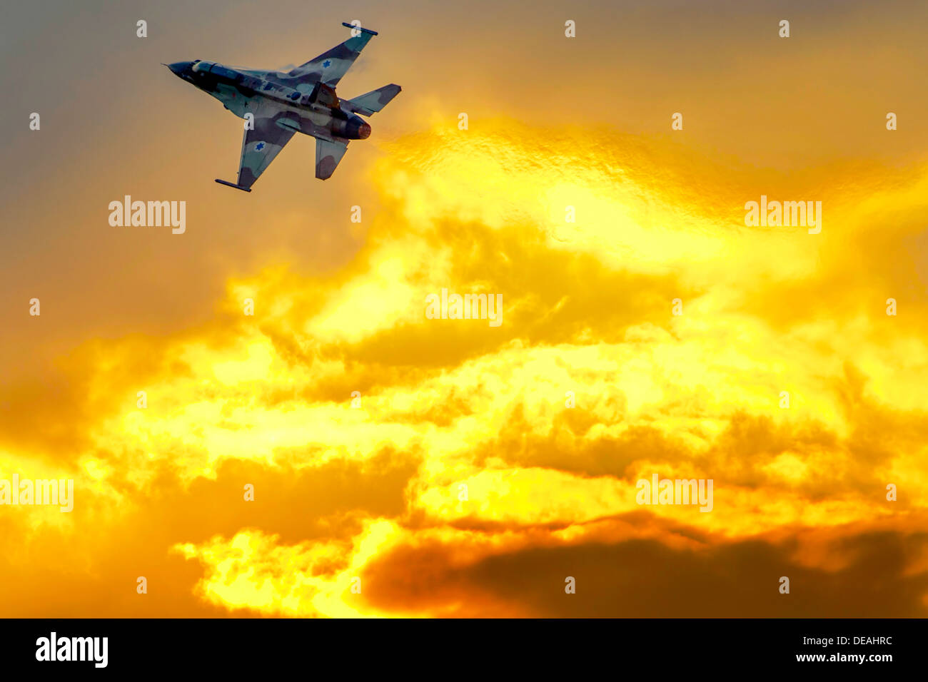 Israelische Luftwaffe (IAF) F-16I Kampfjet im Flug Stockfotografie - Alamy