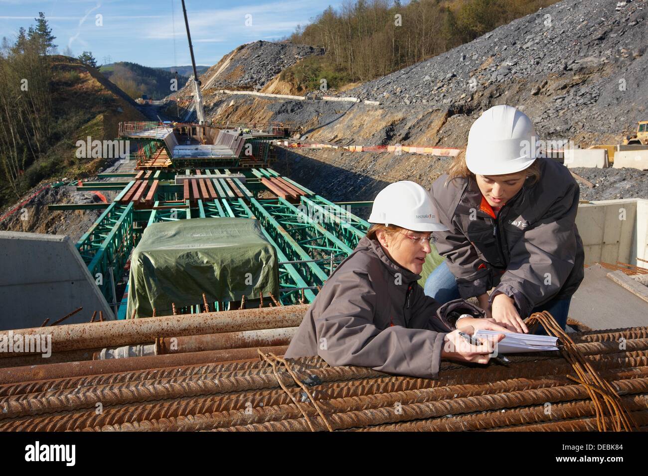 Architekten, Bau des Viadukts, arbeitet der neue Bahnsteig im ...