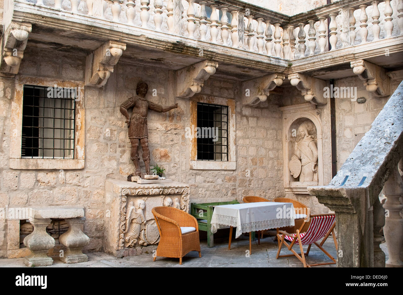 Atrium haus -Fotos und -Bildmaterial in hoher Auflösung – Alamy