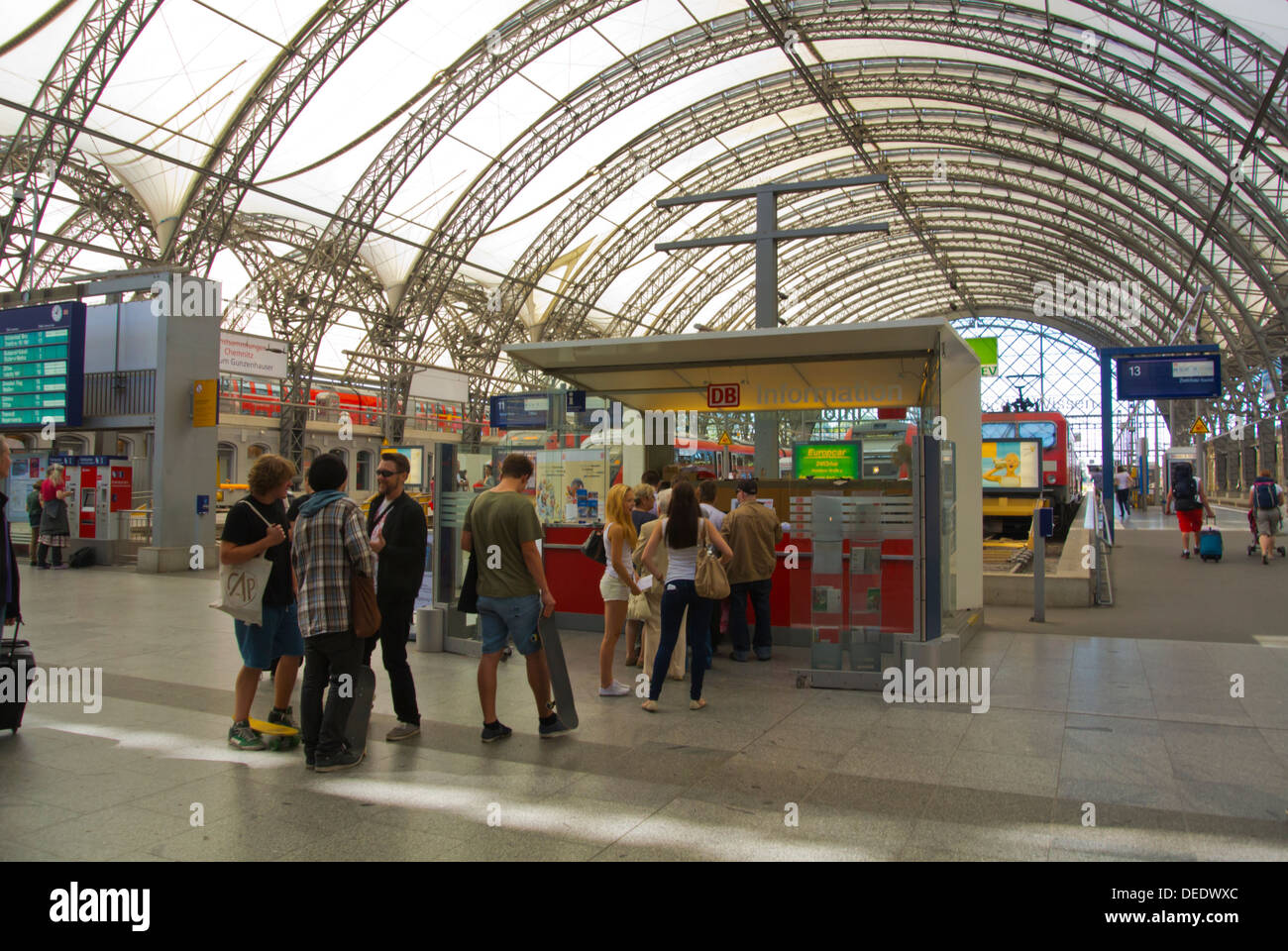 Hauptbahnhof dresden -Fotos und -Bildmaterial in hoher Auflösung – Alamy