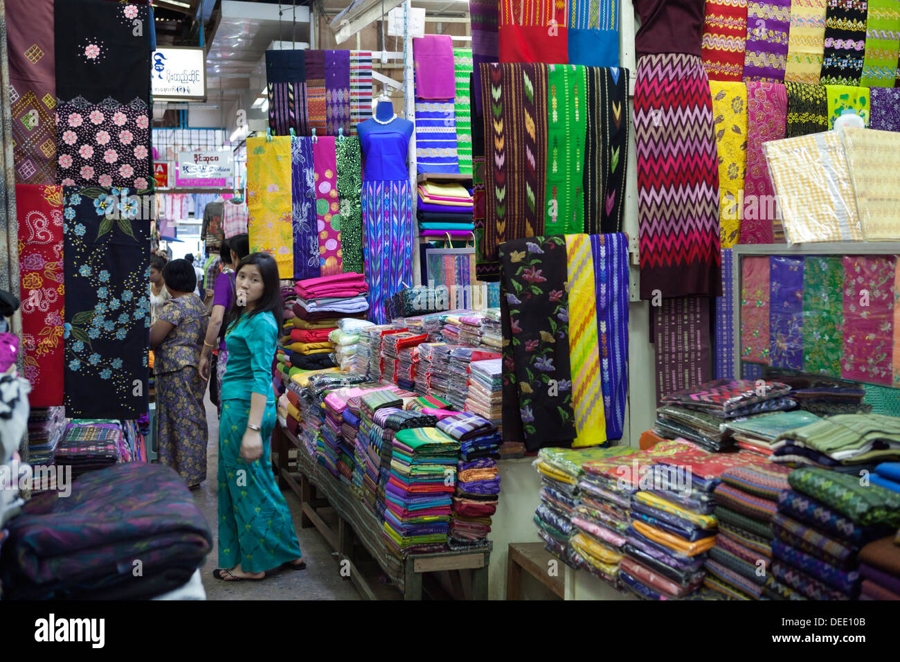 Longyi myanmar -Fotos und -Bildmaterial in hoher Auflösung – Alamy