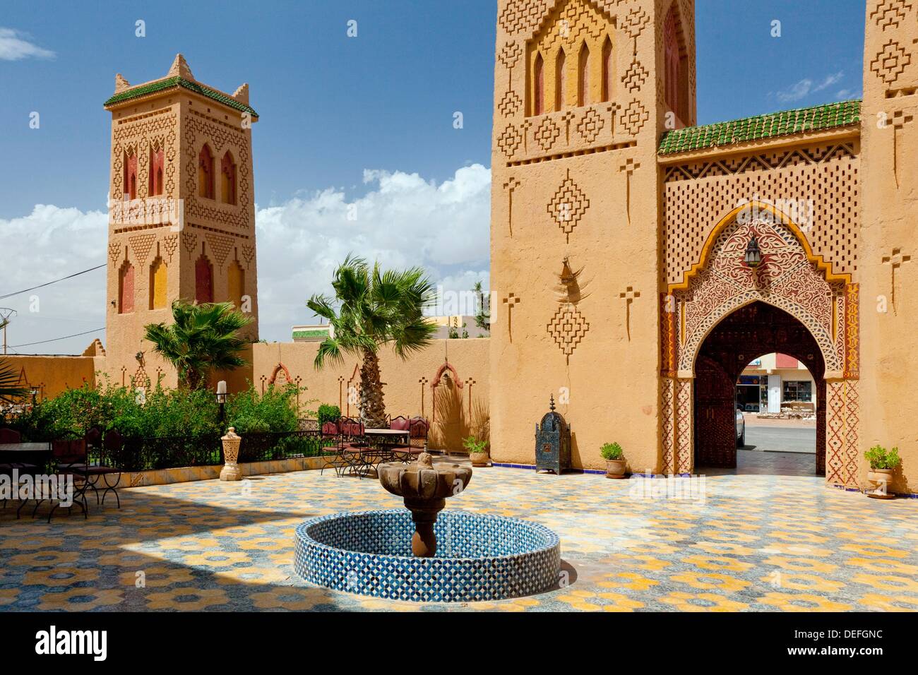 Marokkanische Architektur im Hotel Kasbah Asmaa in Midelt, Marokko ...