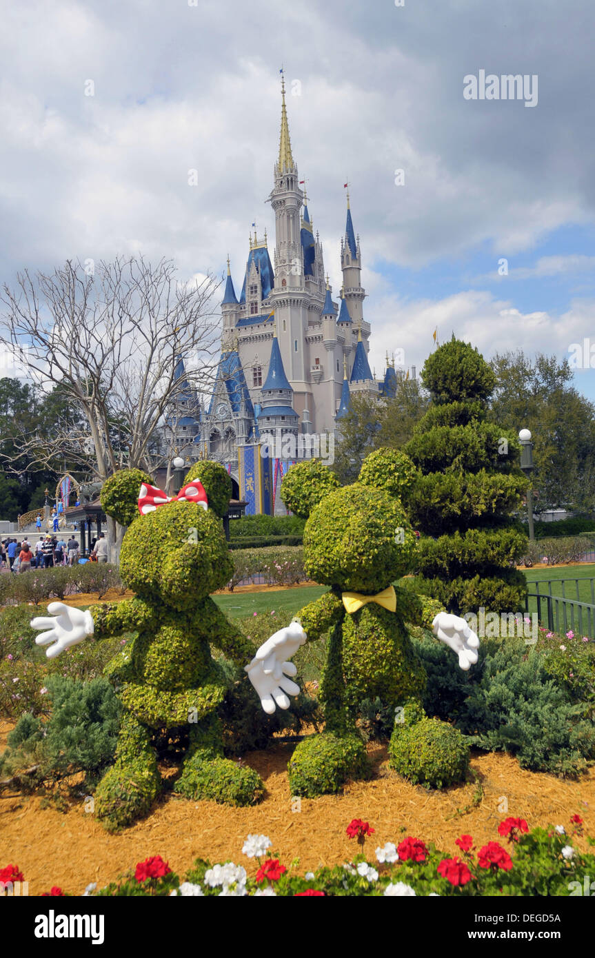 Topiaries von Mickey und Minnie Mouse im Walt Disney Magic Kingdom ...