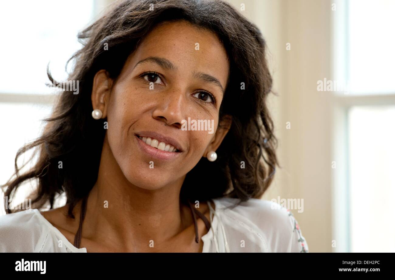 Autor Jennifer Teege posiert in Hamburg, Deutschland, 2. September 2013 ...