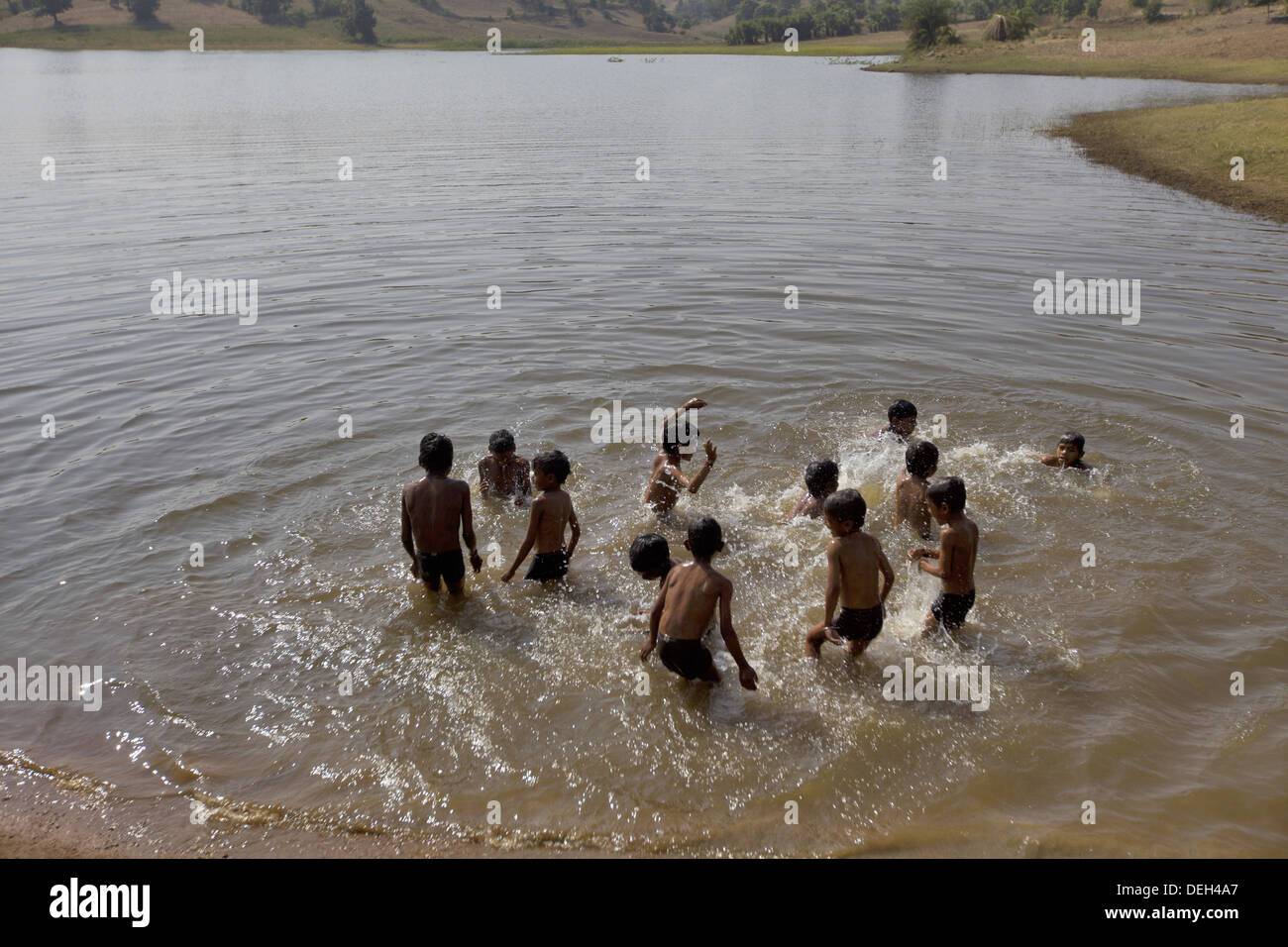 Kinder Baden Stockfotos und -bilder Kaufen - Alamy