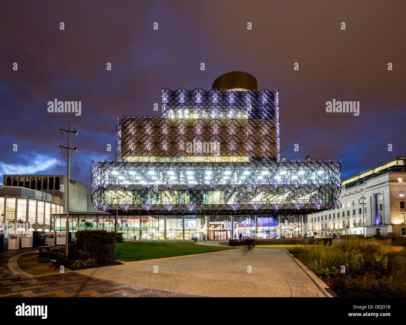 Birmingham library lit -Fotos und -Bildmaterial in hoher Auflösung – Alamy