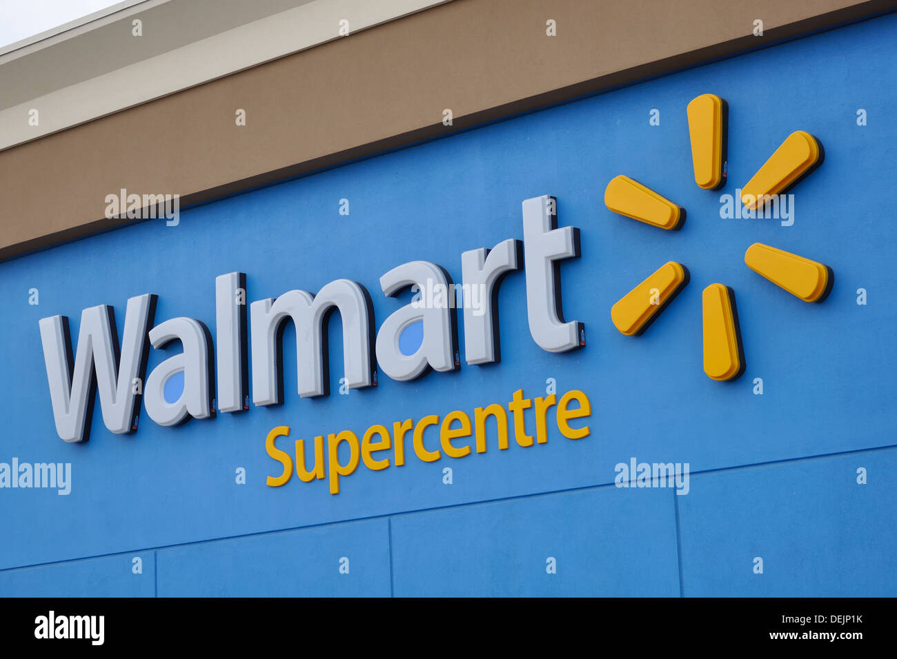 Walmart logo beschilderung -Fotos und -Bildmaterial in hoher Auflösung ...