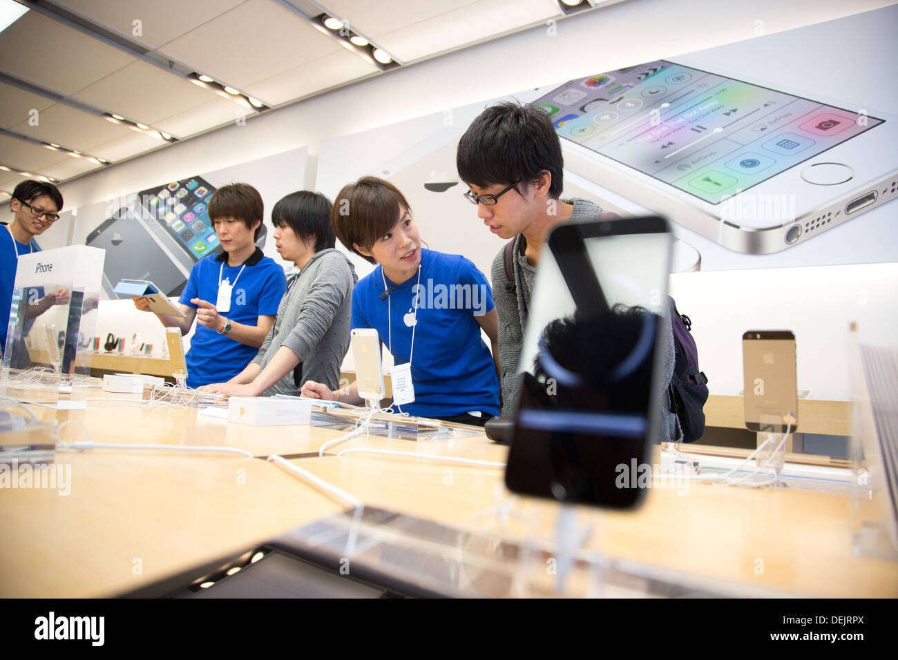 Tokyo, Japan - Apples neuesten iPhones zum Verkauf an seinen Flagship ...