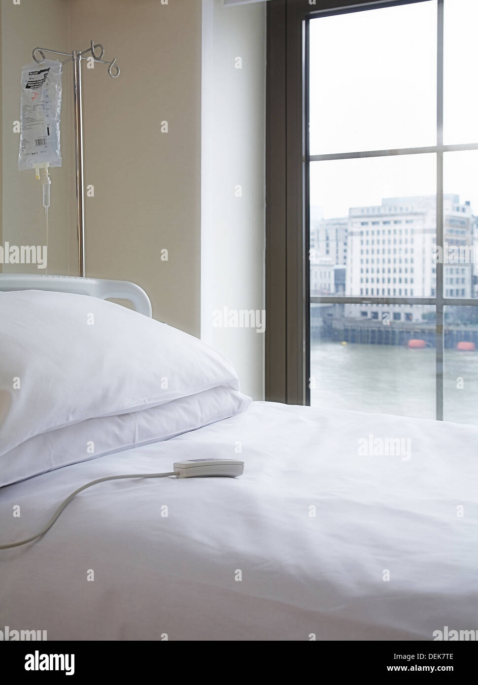 Hospital bed window -Fotos und -Bildmaterial in hoher Auflösung – Alamy