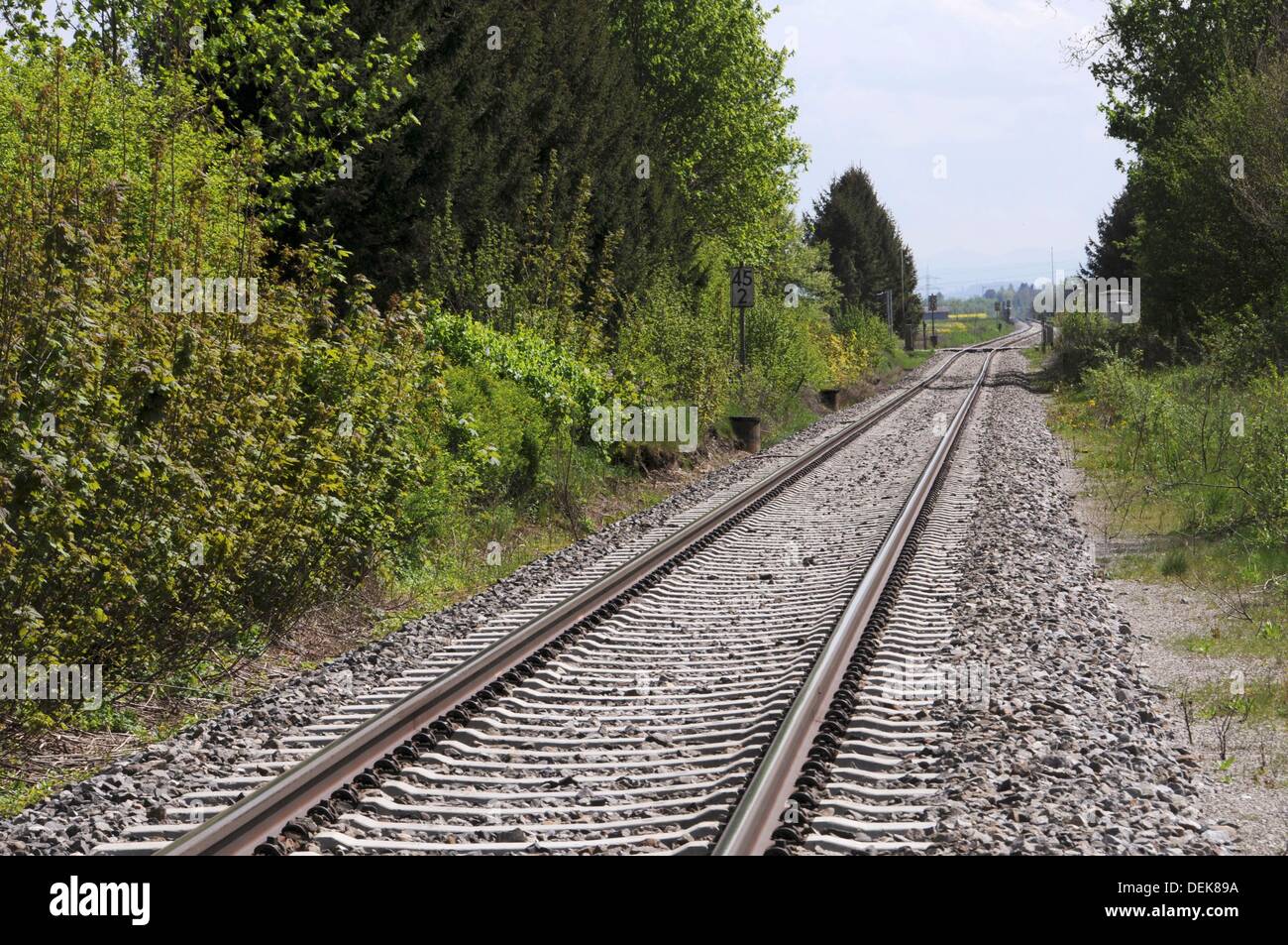 Neue Bahnstrecke um eine eingleisige Bahnstrecke Stockfotografie - Alamy
