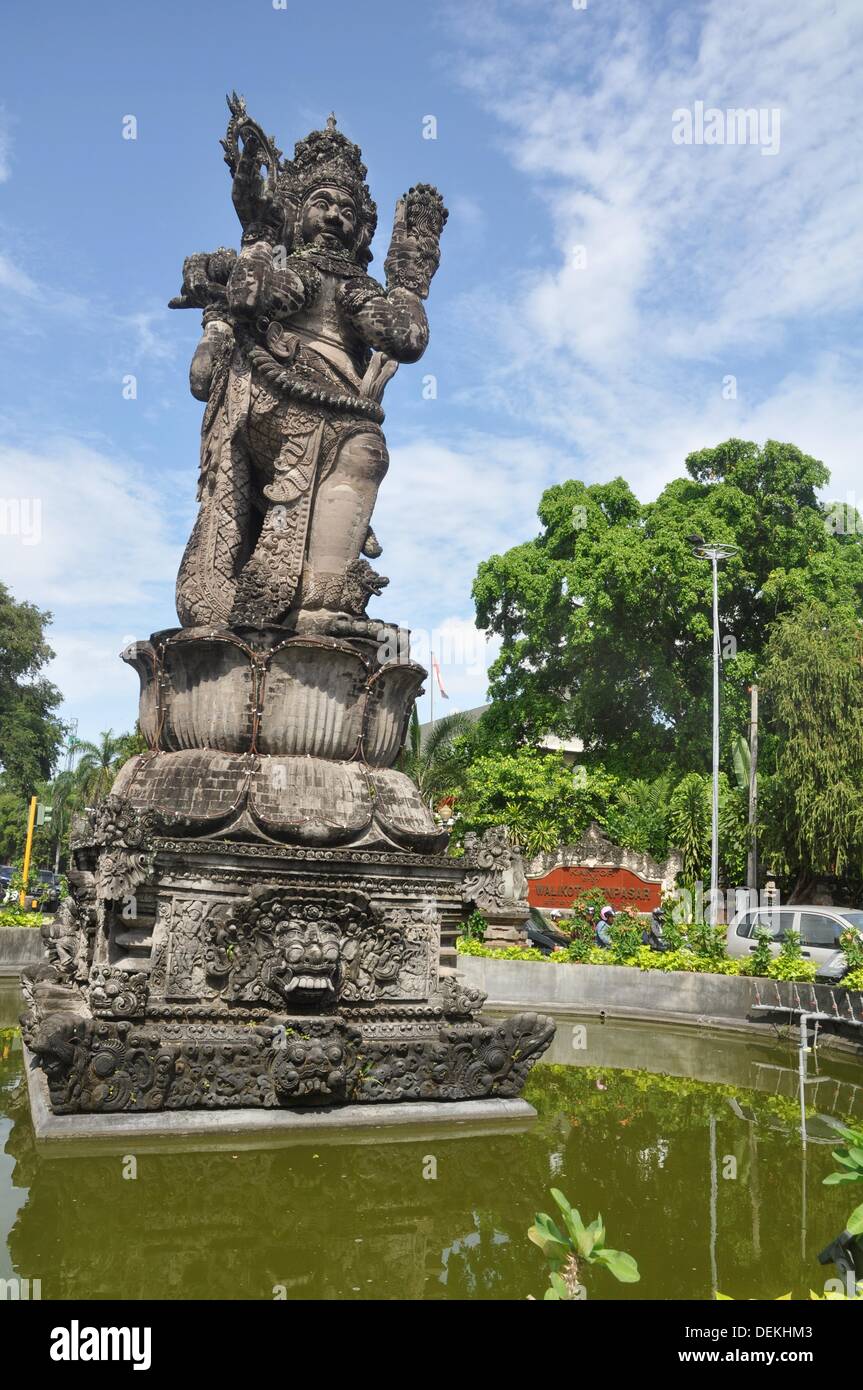 Denpasar (Bali, Indonesien): die Patung Catur Muka (vier Gesichter ...