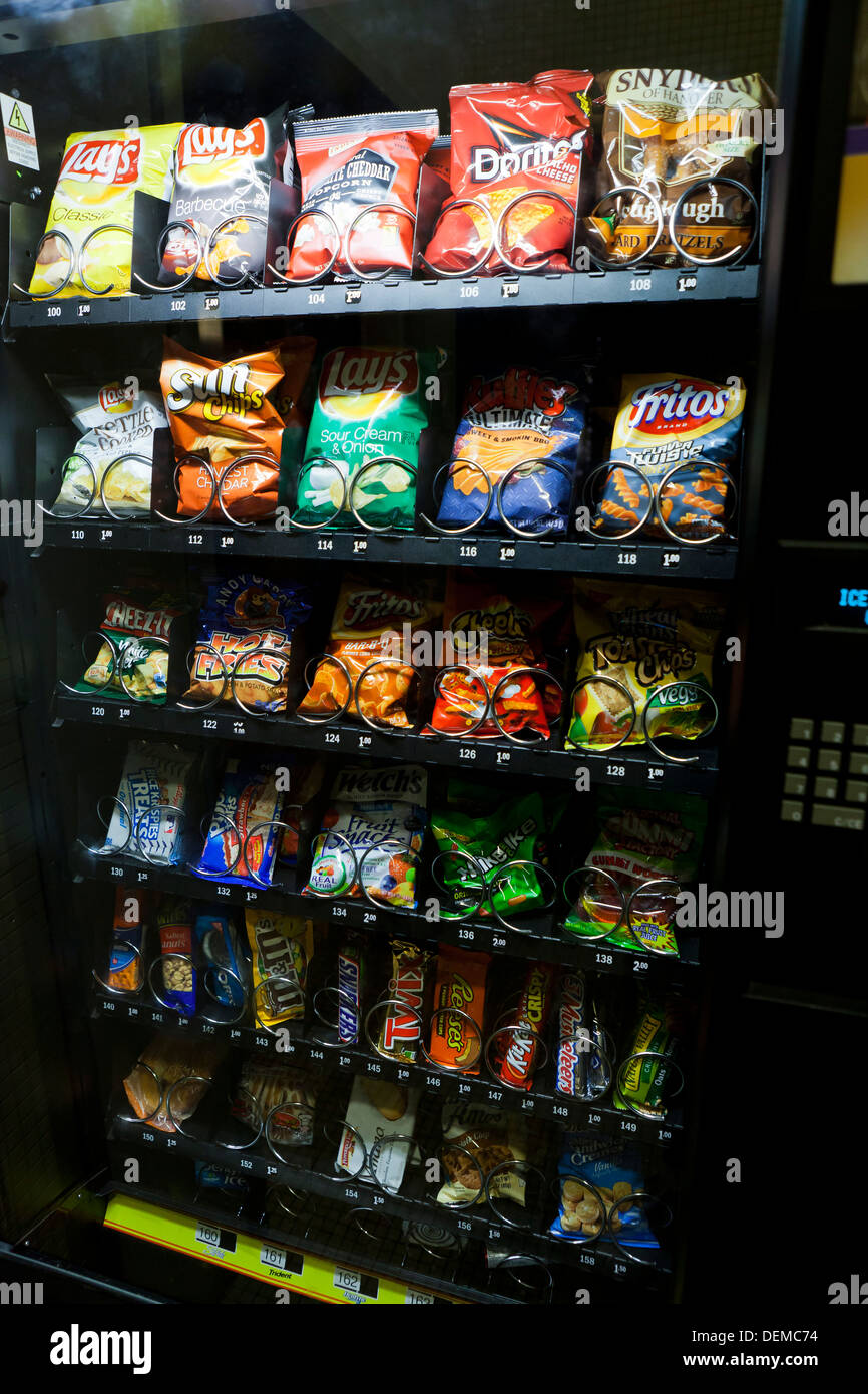 Snack vending machine -Fotos und -Bildmaterial in hoher Auflösung – Alamy
