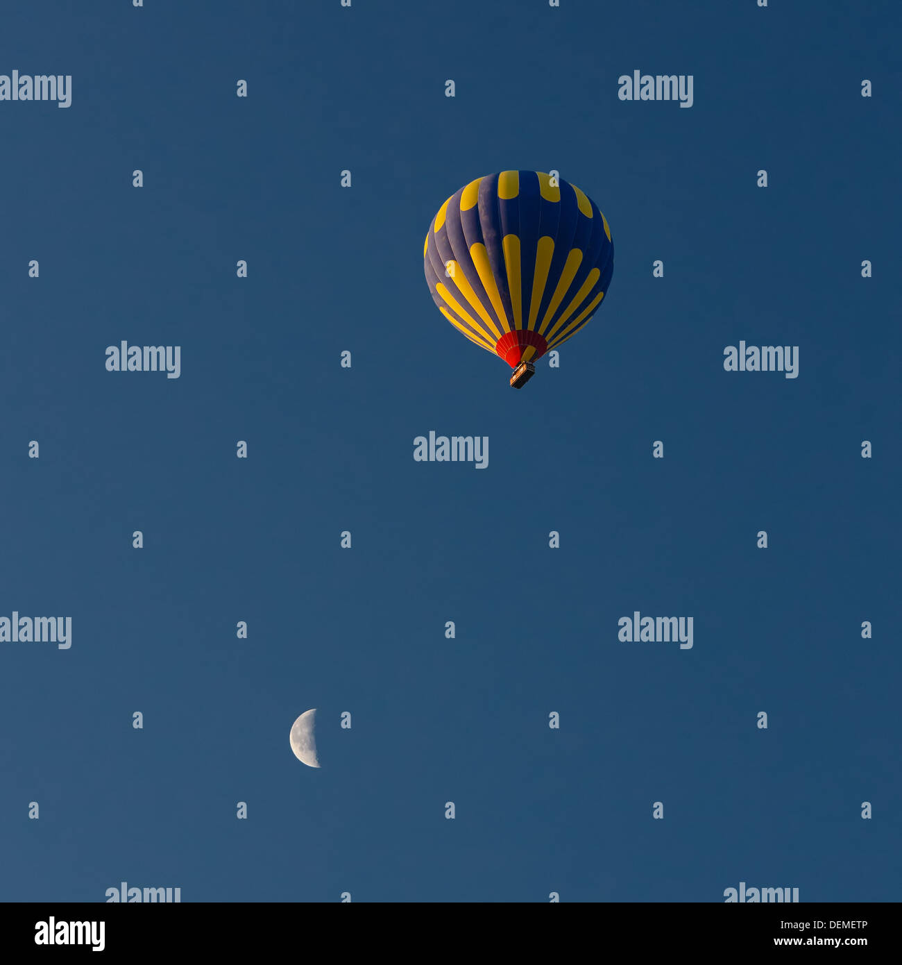 Mond ballon -Fotos und -Bildmaterial in hoher Auflösung – Alamy