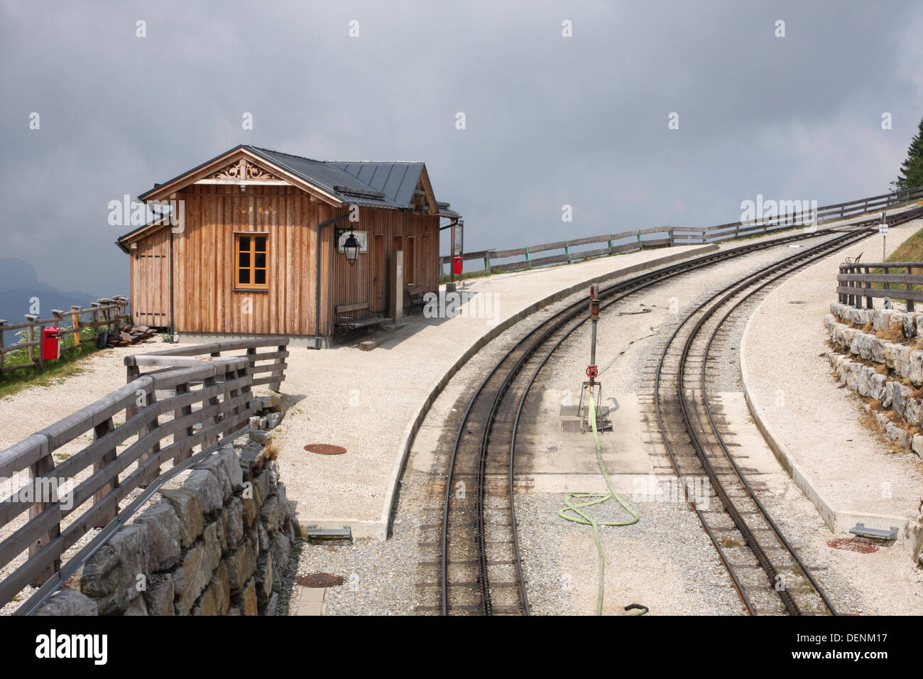 Stazione schafbergbahn -Fotos und -Bildmaterial in hoher Auflösung – Alamy