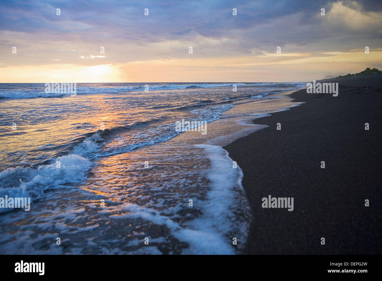 Monterrico black sand beach pacific -Fotos und -Bildmaterial in hoher ...