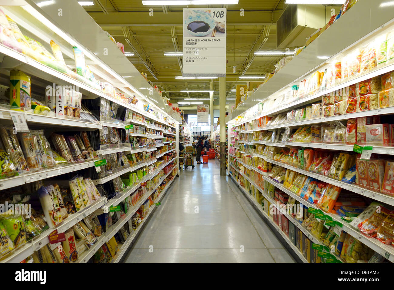 Supermarkt regal display -Fotos und -Bildmaterial in hoher Auflösung ...