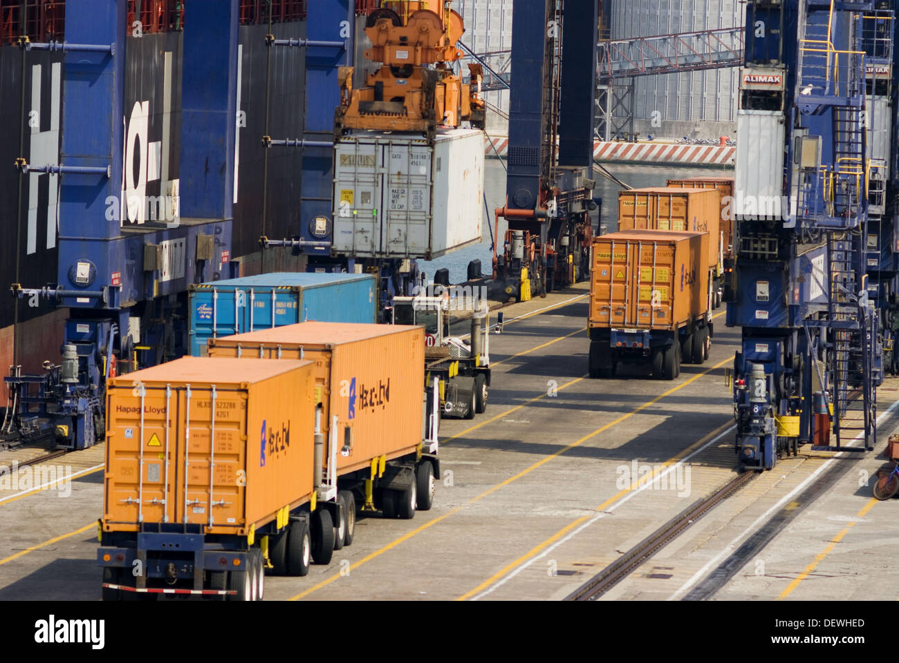 Mexico veracruz loading containers at port -Fotos und -Bildmaterial in ...