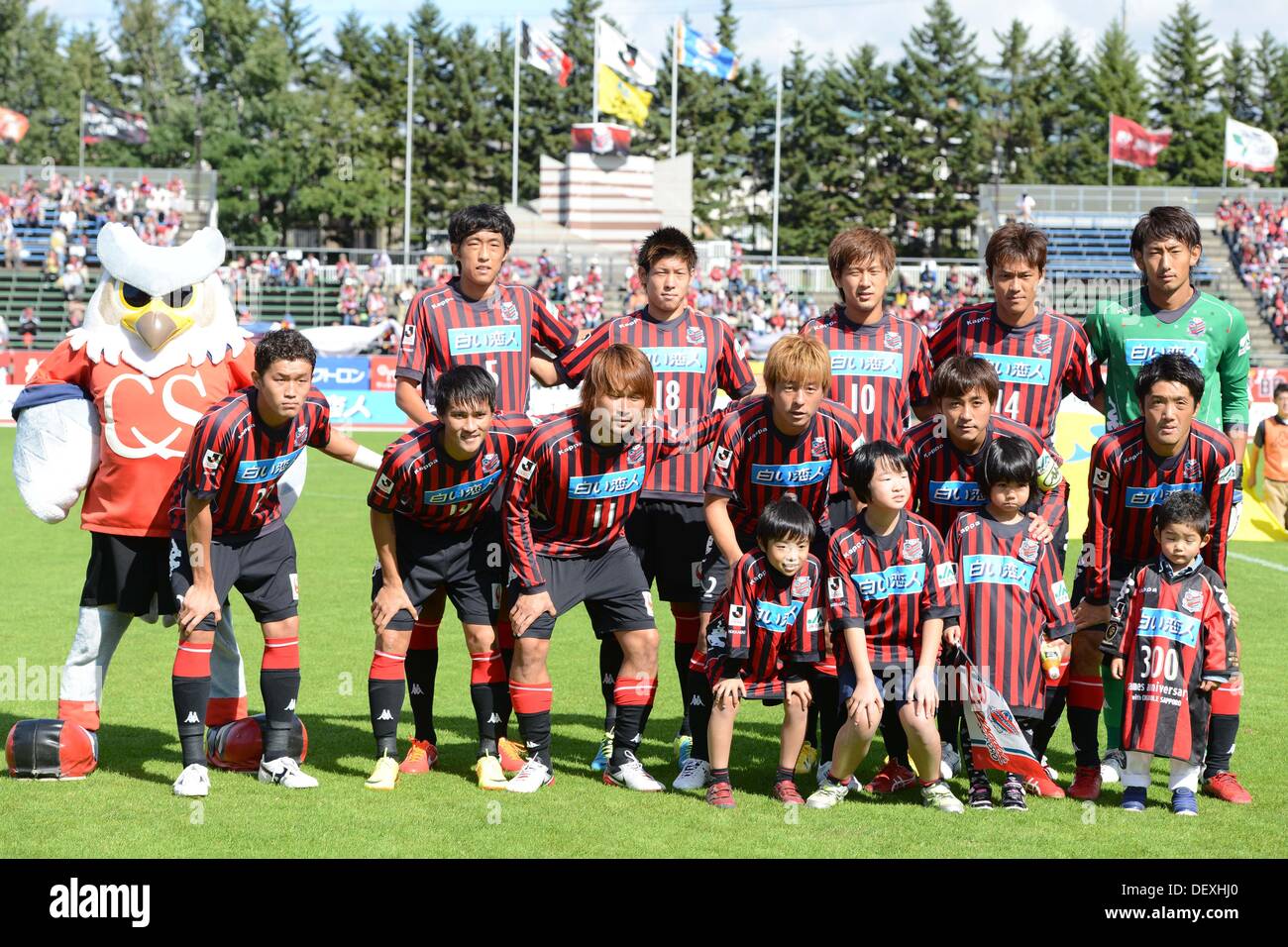 Hokkaido, Japan. 22. September 2013. Consadole Sapporo-Team Gruppe Line-up Football / Soccer ...