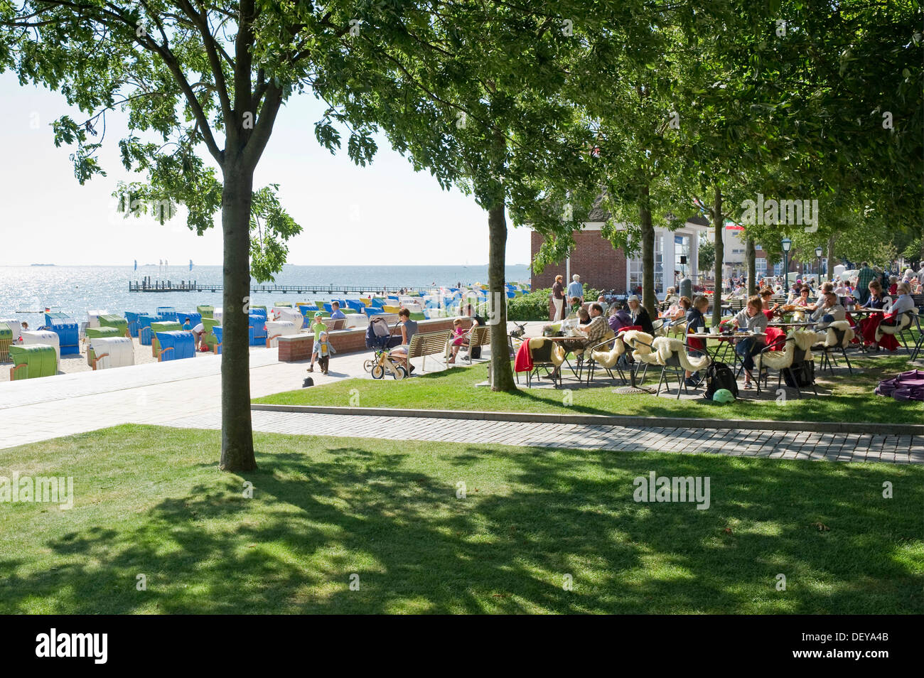 Strandpromenade von Wyk auf Föhr, Föhr Insel, Nordfriesland, Schleswig ...