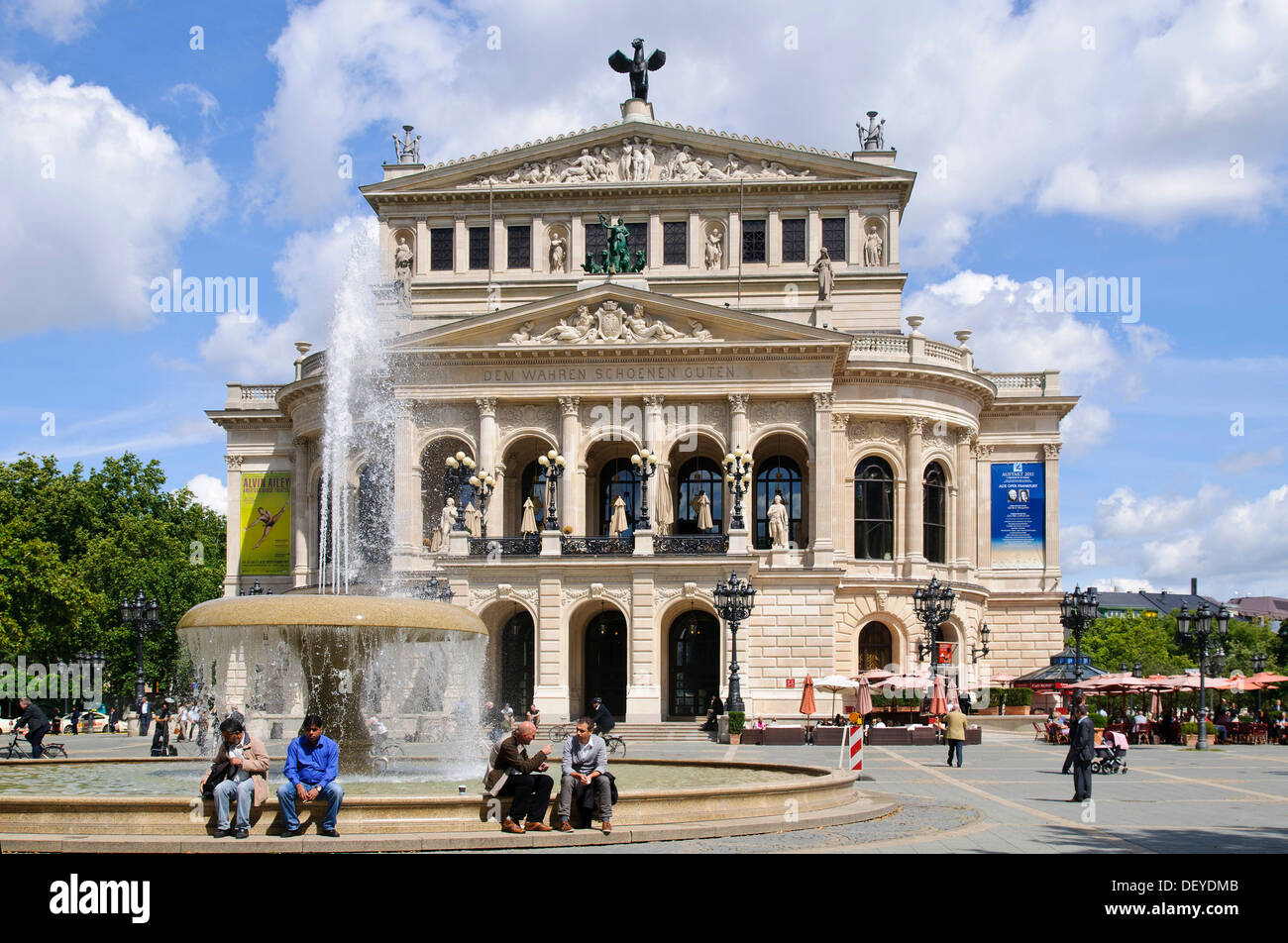 Alte oper am opernplatz -Fotos und -Bildmaterial in hoher Auflösung – Alamy