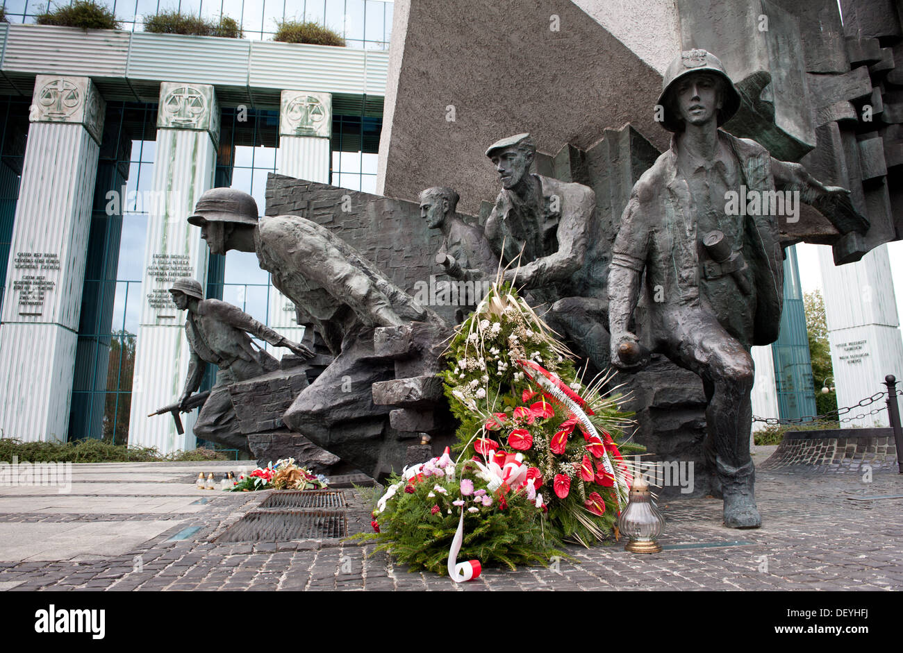 Warschauer aufstand statue -Fotos und -Bildmaterial in hoher Auflösung ...