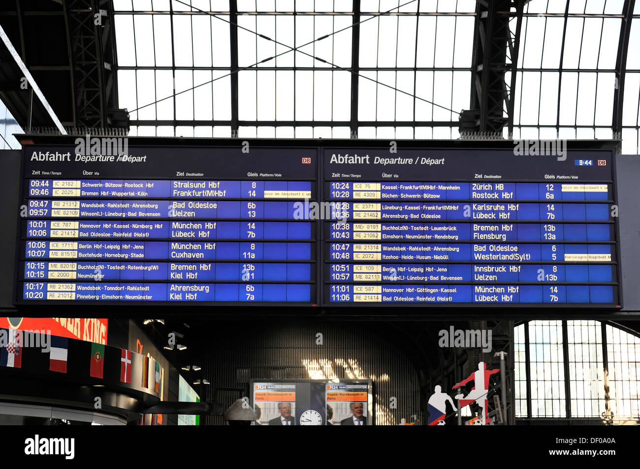 Display, Abfahrtszeiten, Bahnhof, Hamburg Stockfotografie - Alamy