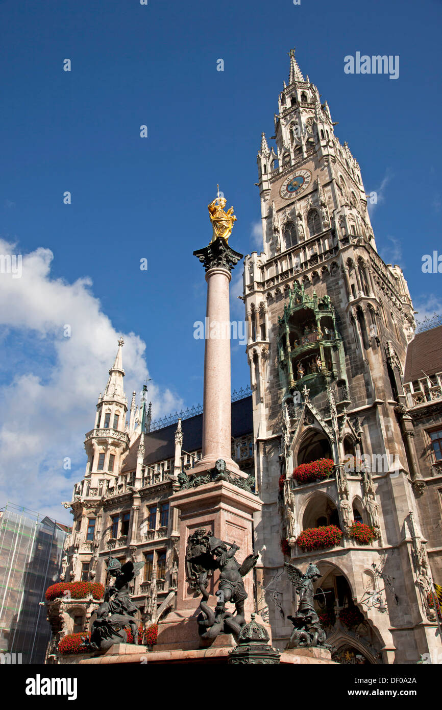 Jungfrau Maria auf die Mariensäule und das neue Rathaus Neues Rathaus ...