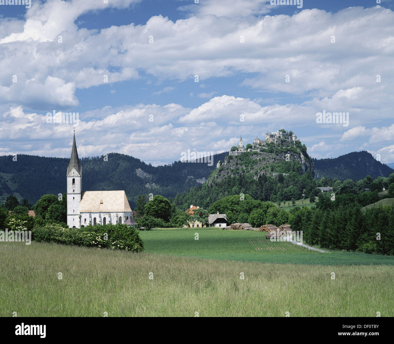 Schneewittchen disney schloss -Fotos und -Bildmaterial in hoher Auflösung – Alamy