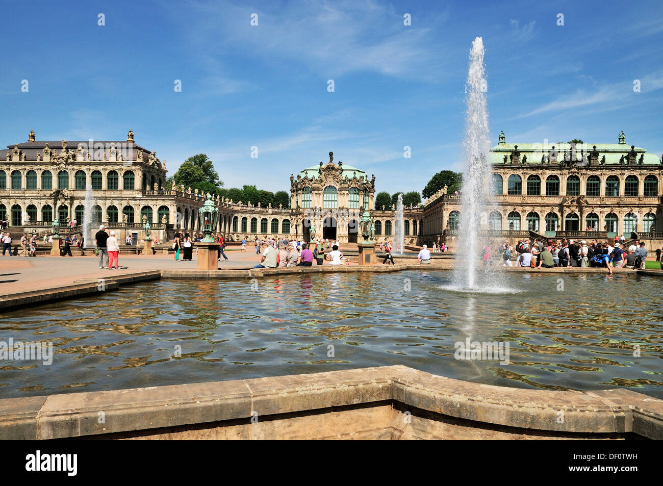 Zwinger with fountains -Fotos und -Bildmaterial in hoher Auflösung – Alamy