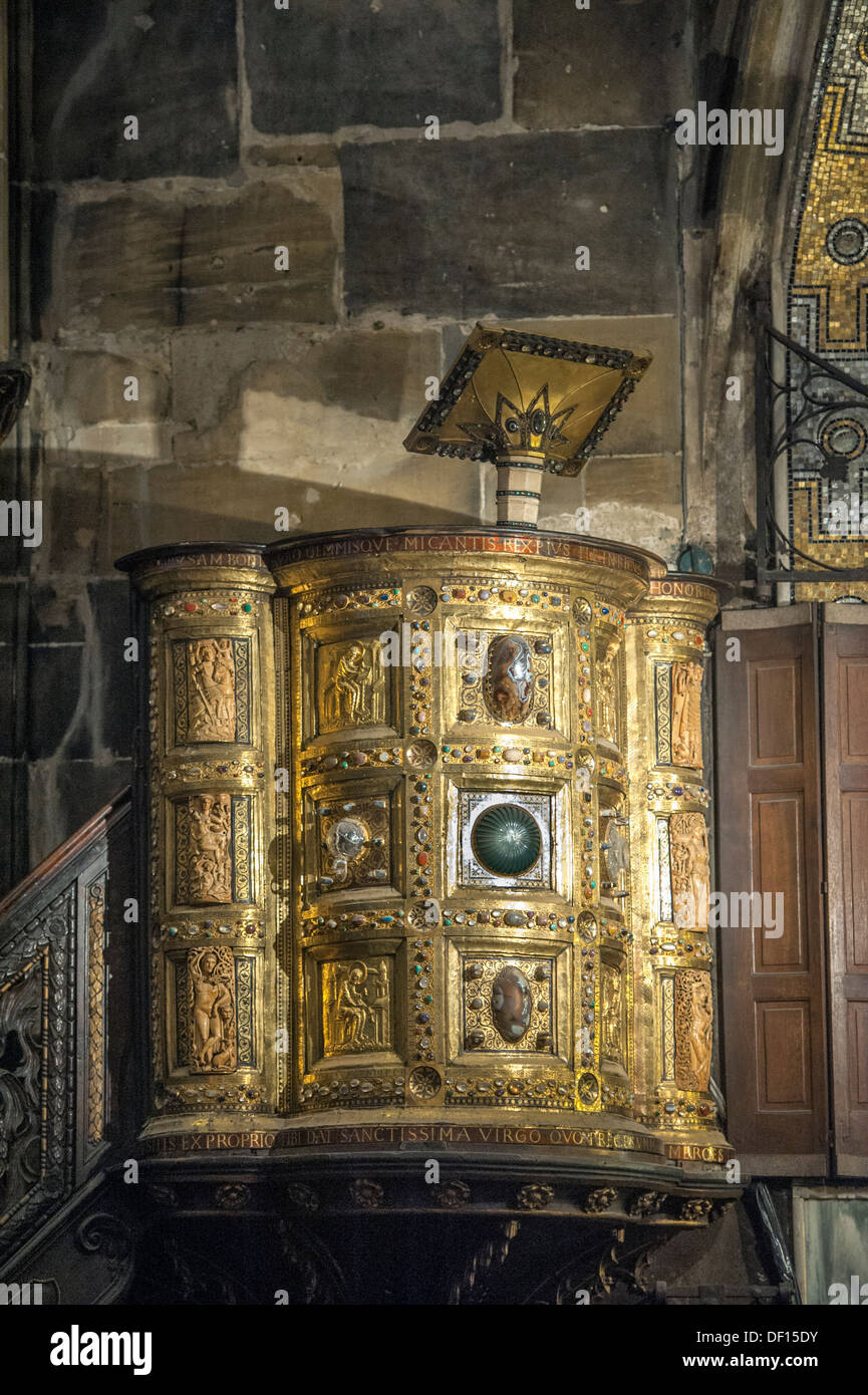 Aachener Dom, prächtige goldene Kanzel im Auftrag von Kaiser Heinrich ...