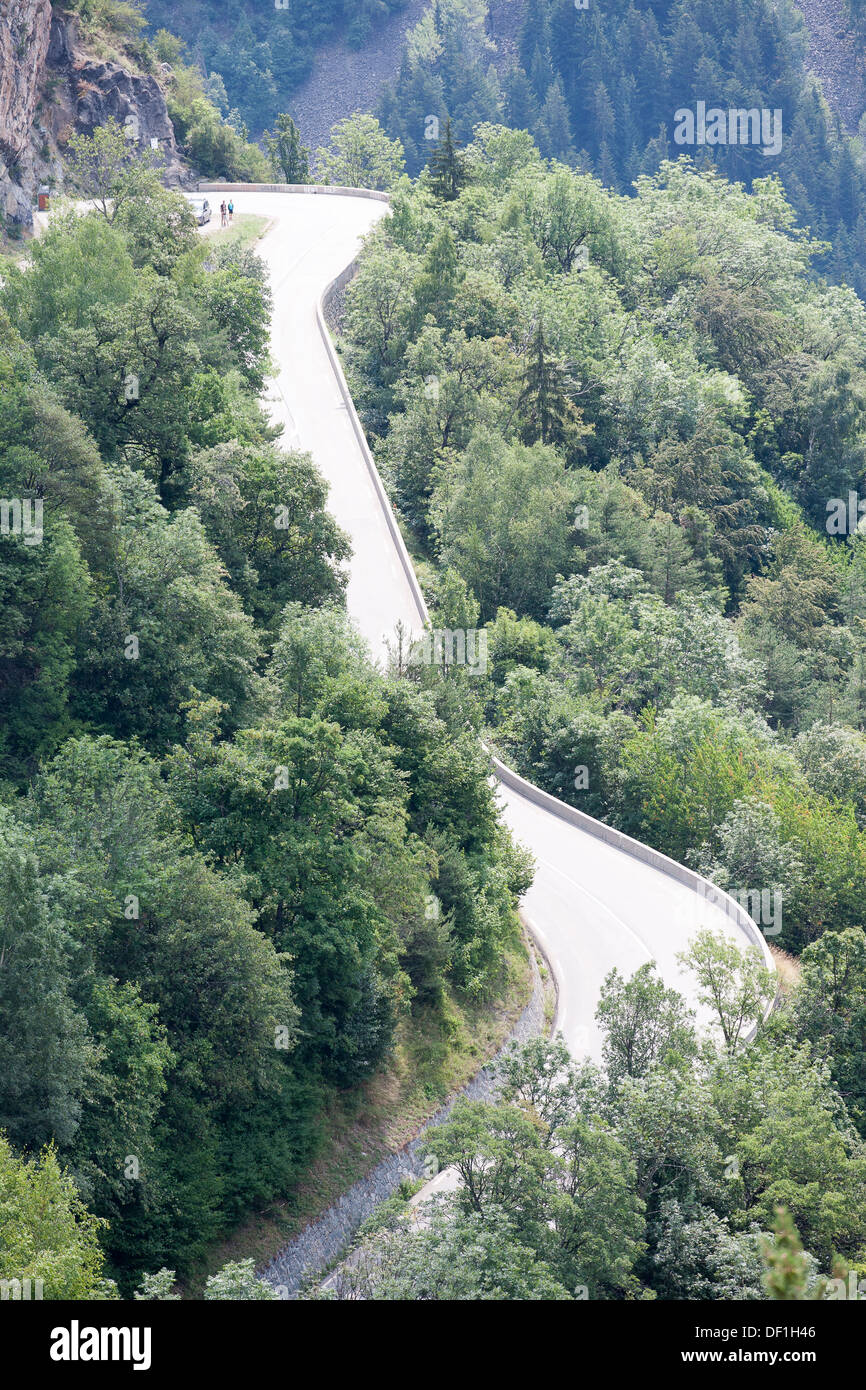 Steile bergstraße -Fotos und -Bildmaterial in hoher Auflösung – Alamy