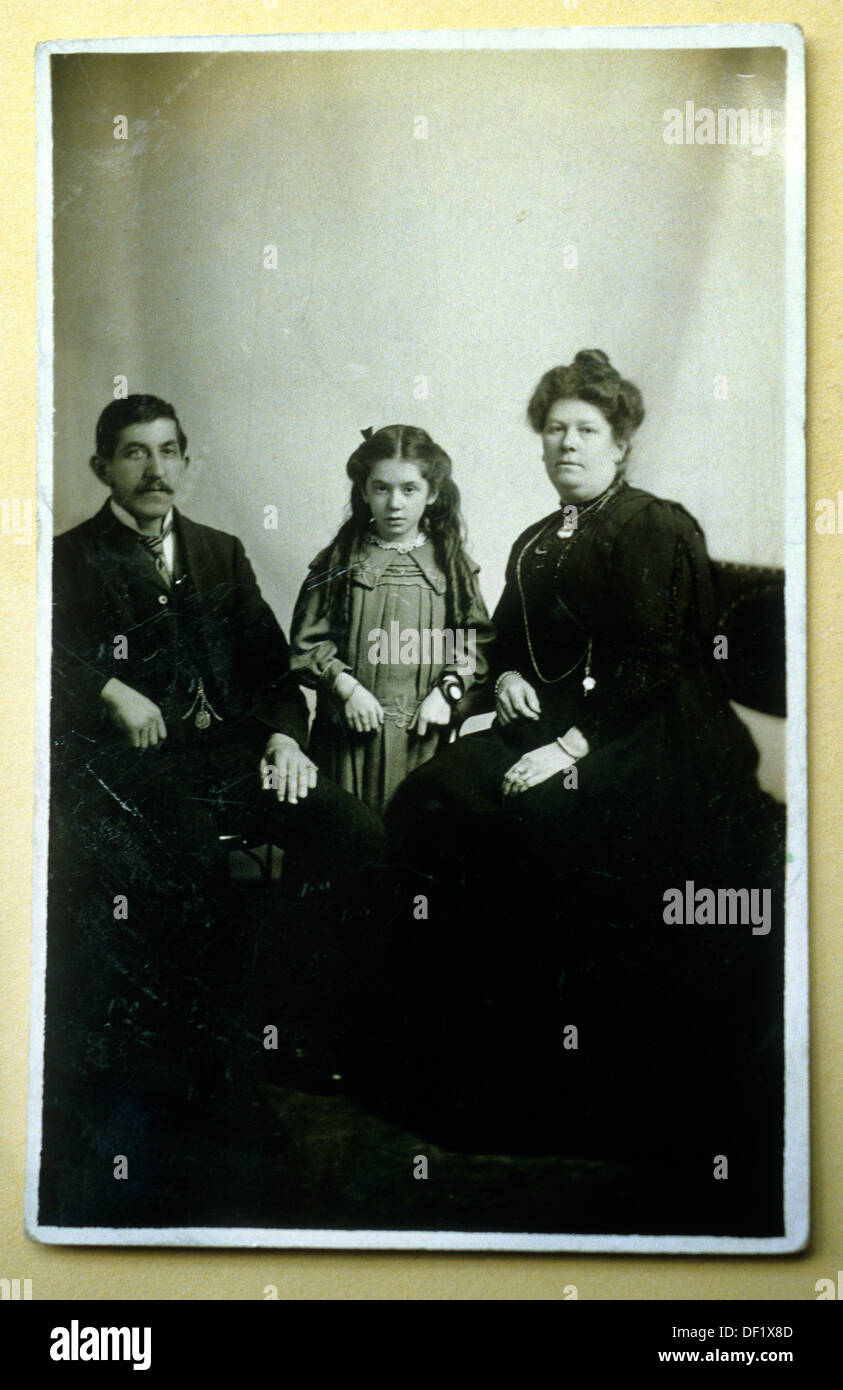 EVA hart, die Überlebende der Titanic fotografierte 1985 in ihrem Haus ...