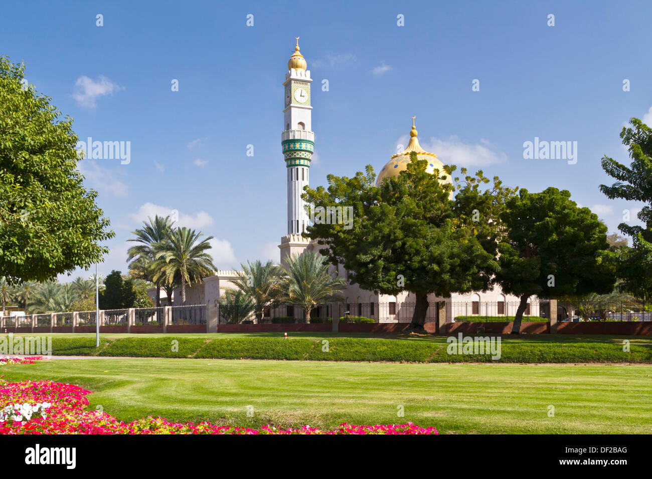 A mosque in the city of muscat -Fotos und -Bildmaterial in hoher ...