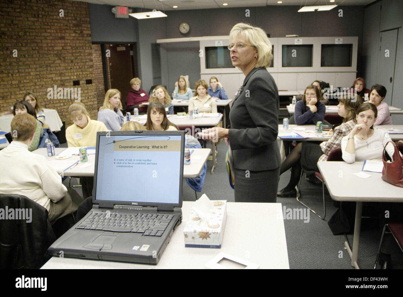 School presenter -Fotos und -Bildmaterial in hoher Auflösung – Alamy