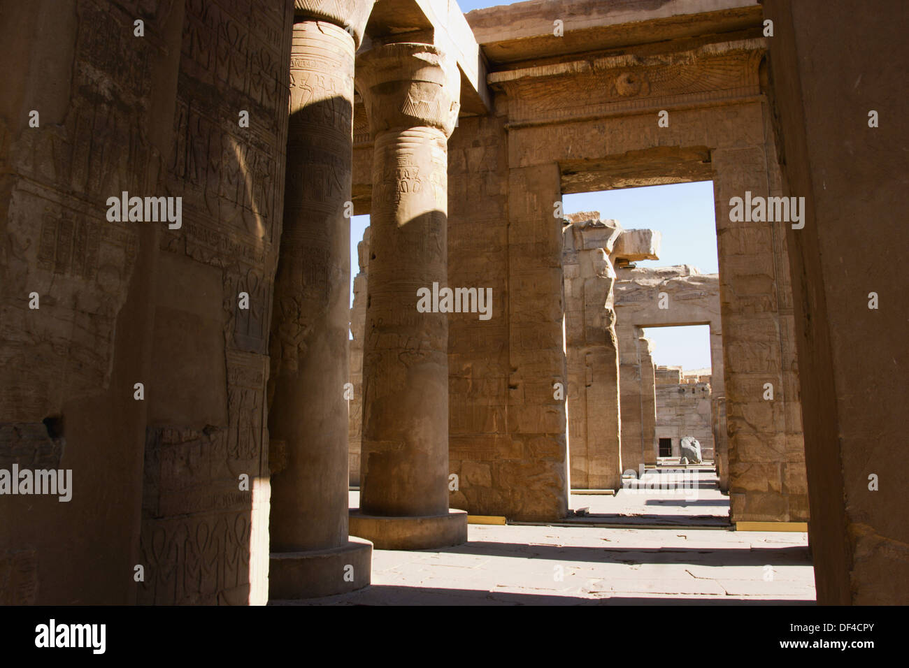 Temple of khnum -Fotos und -Bildmaterial in hoher Auflösung – Alamy