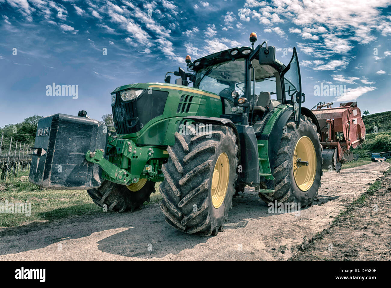 Moderner industrieller traktor -Fotos und -Bildmaterial in hoher ...