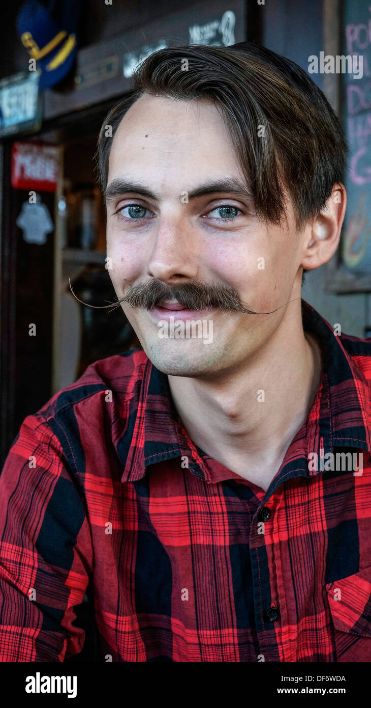 Handlebar moustache -Fotos und -Bildmaterial in hoher Auflösung – Alamy