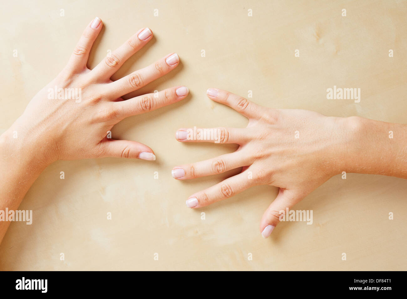 Eine hand ausstrecken Stockfotos und -bilder Kaufen - Alamy