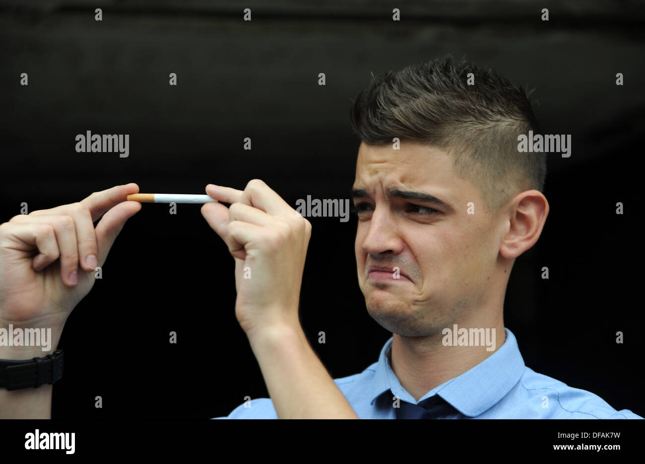 Raucher Rauchen Zigaretten Rauchen Stockfotos und -bilder Kaufen - Alamy