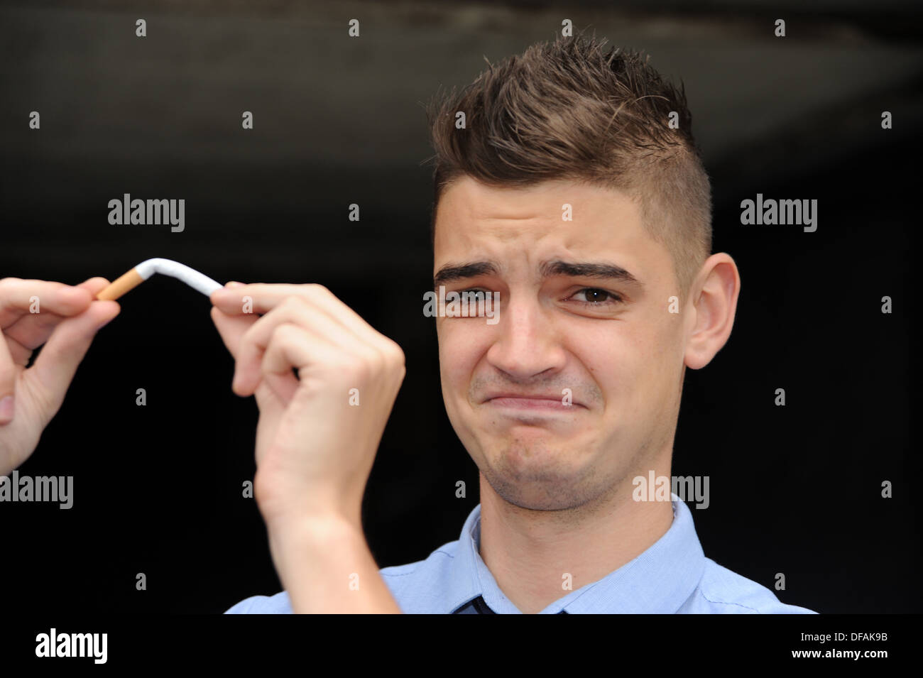 Raucher rauchen zigaretten rauchen -Fotos und -Bildmaterial in hoher ...