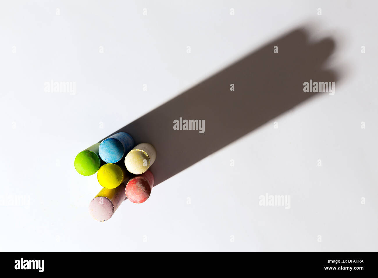 Bunte kreiden -Fotos und -Bildmaterial in hoher Auflösung – Alamy