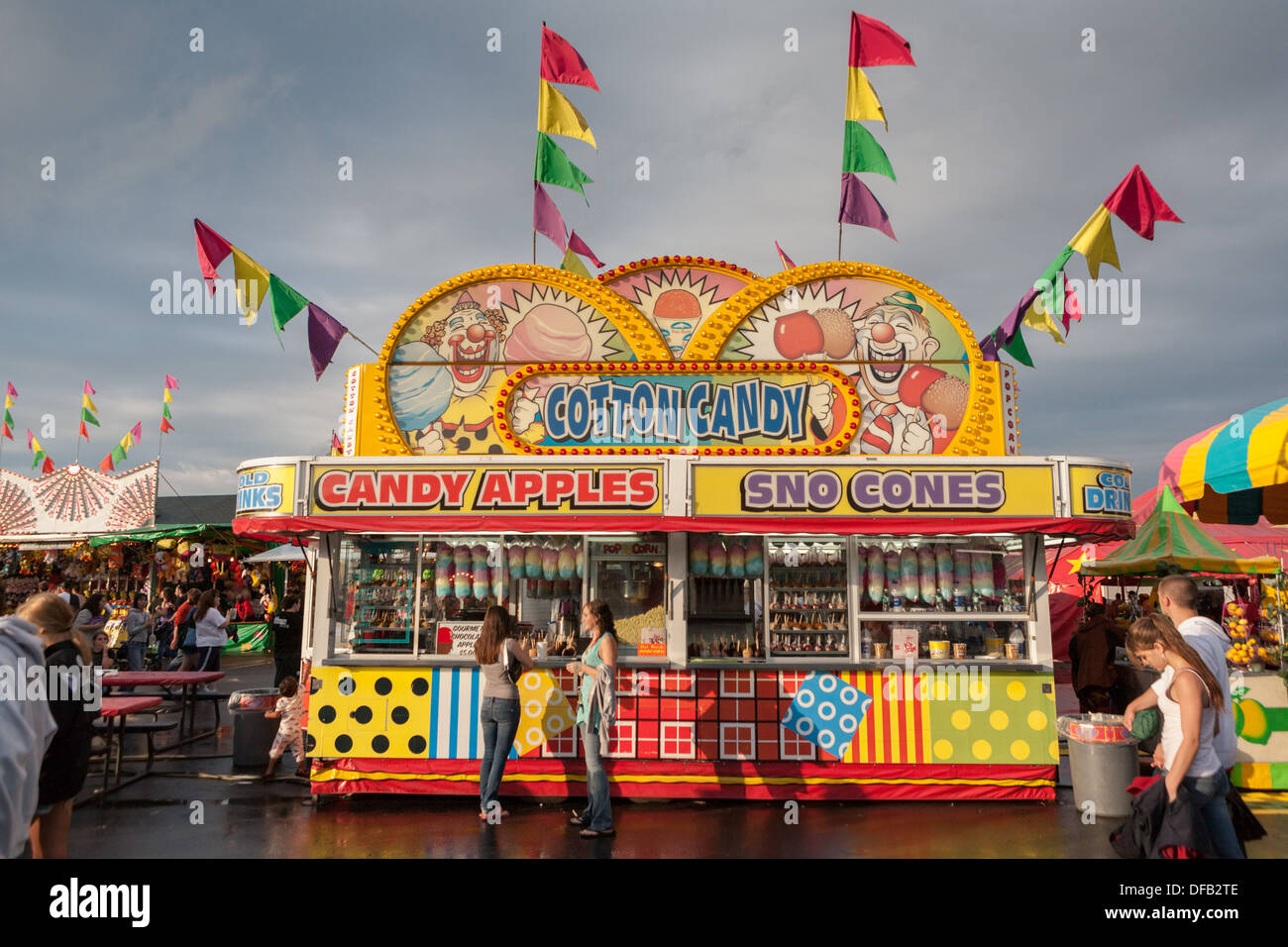 Food booth -Fotos und -Bildmaterial in hoher Auflösung – Alamy