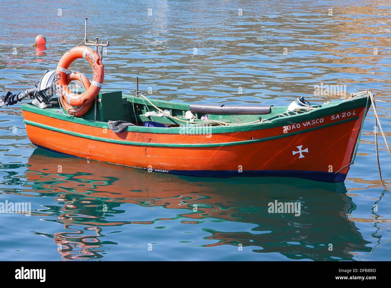 Buntes fischerboot -Fotos und -Bildmaterial in hoher Auflösung – Alamy