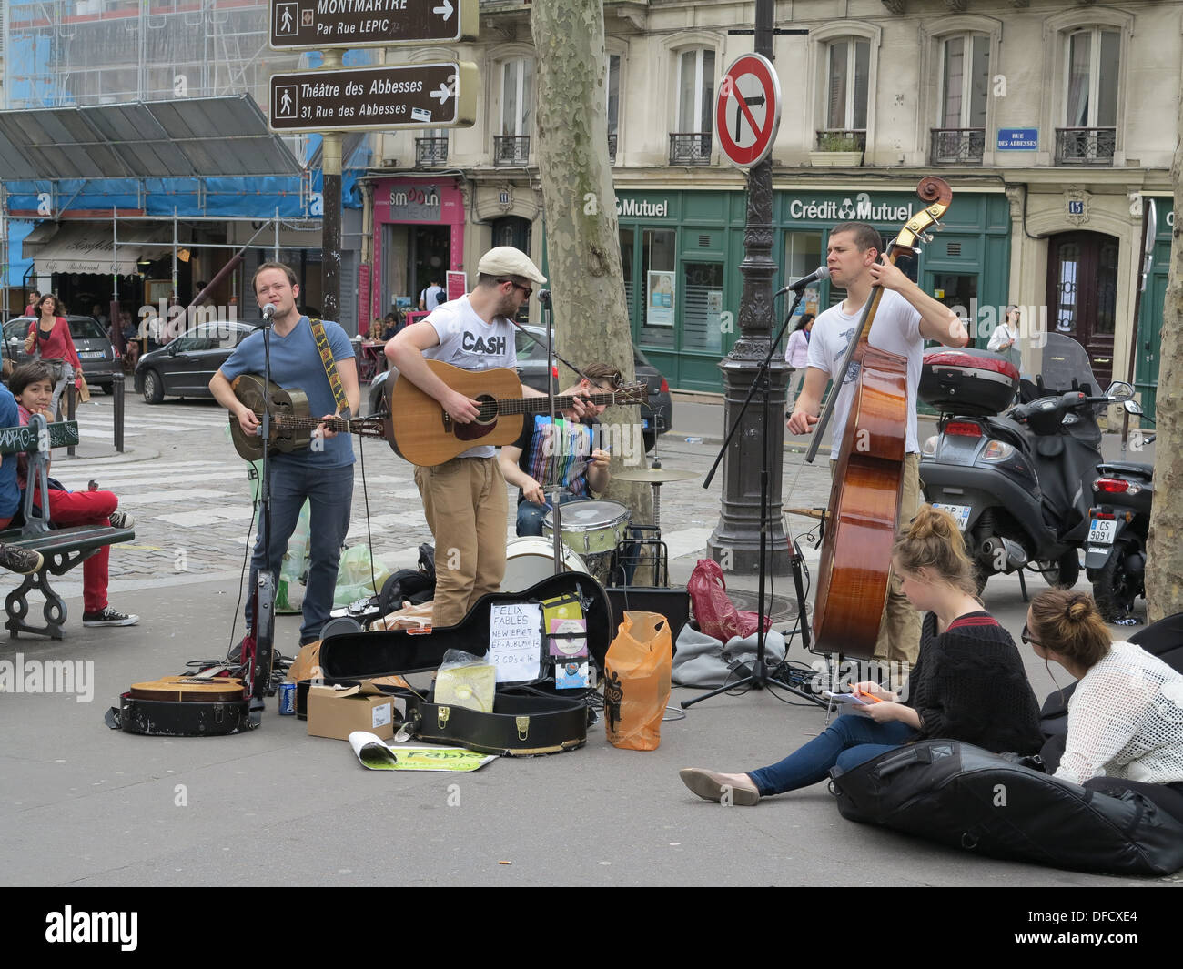 Paris street band -Fotos und -Bildmaterial in hoher Auflösung – Alamy