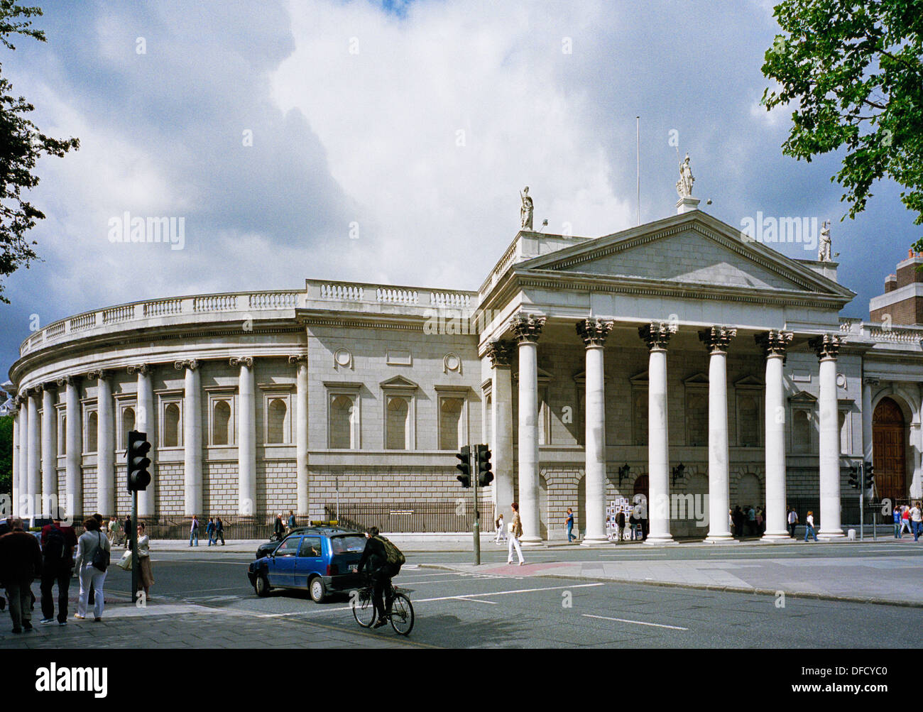 Jetzt beherbergt die bank von irland -Fotos und -Bildmaterial in hoher ...
