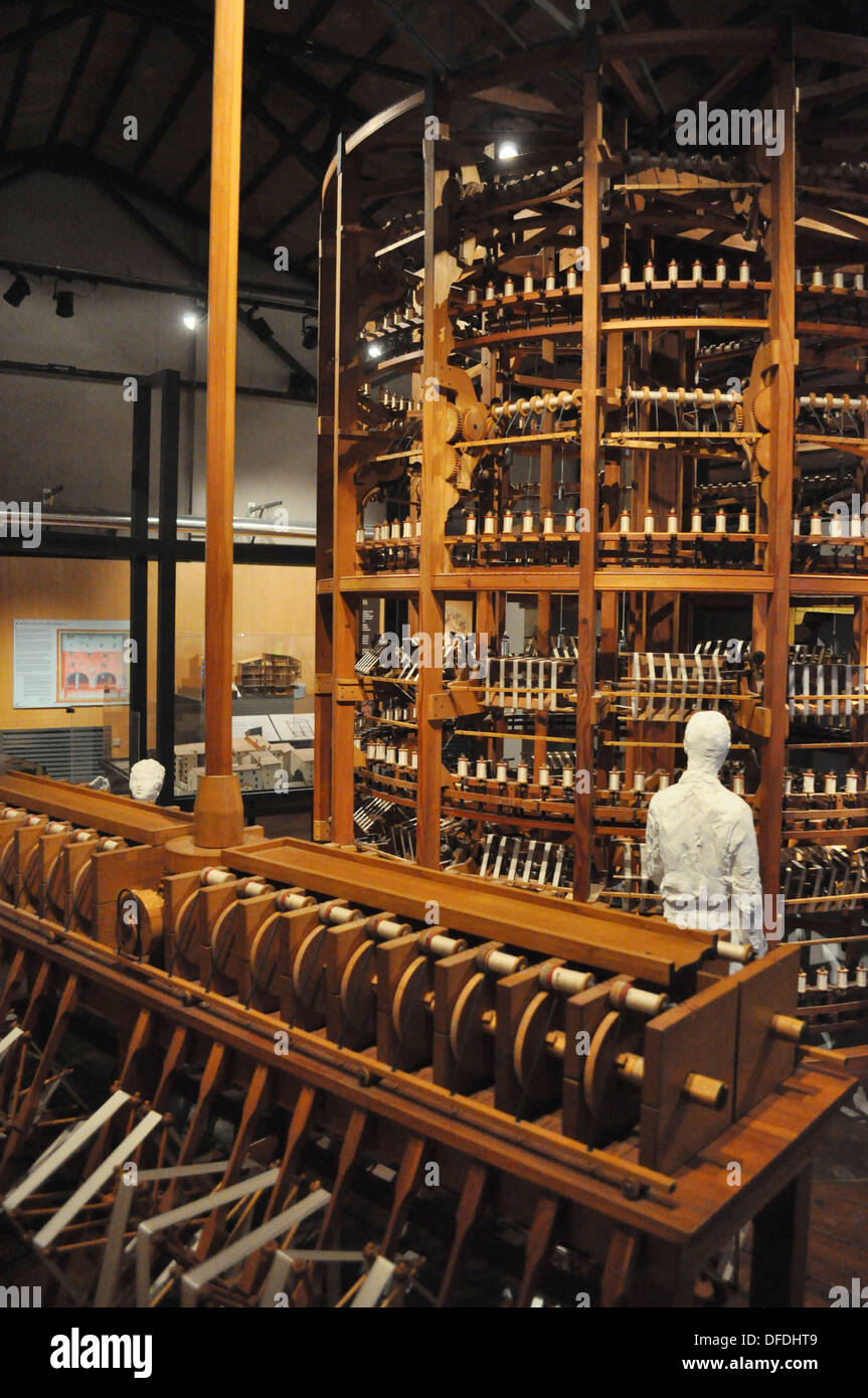 Silk spinning machine -Fotos und -Bildmaterial in hoher Auflösung – Alamy