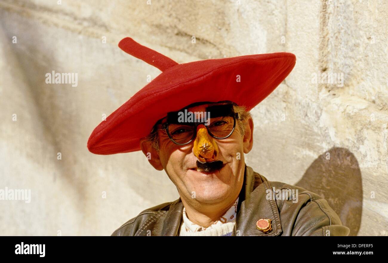 Basque beret -Fotos und -Bildmaterial in hoher Auflösung – Alamy