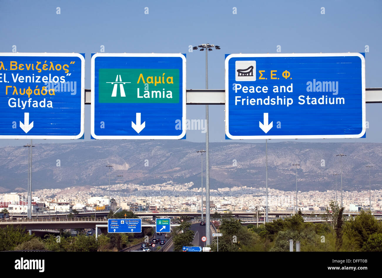 Greece road signs -Fotos und -Bildmaterial in hoher Auflösung – Alamy