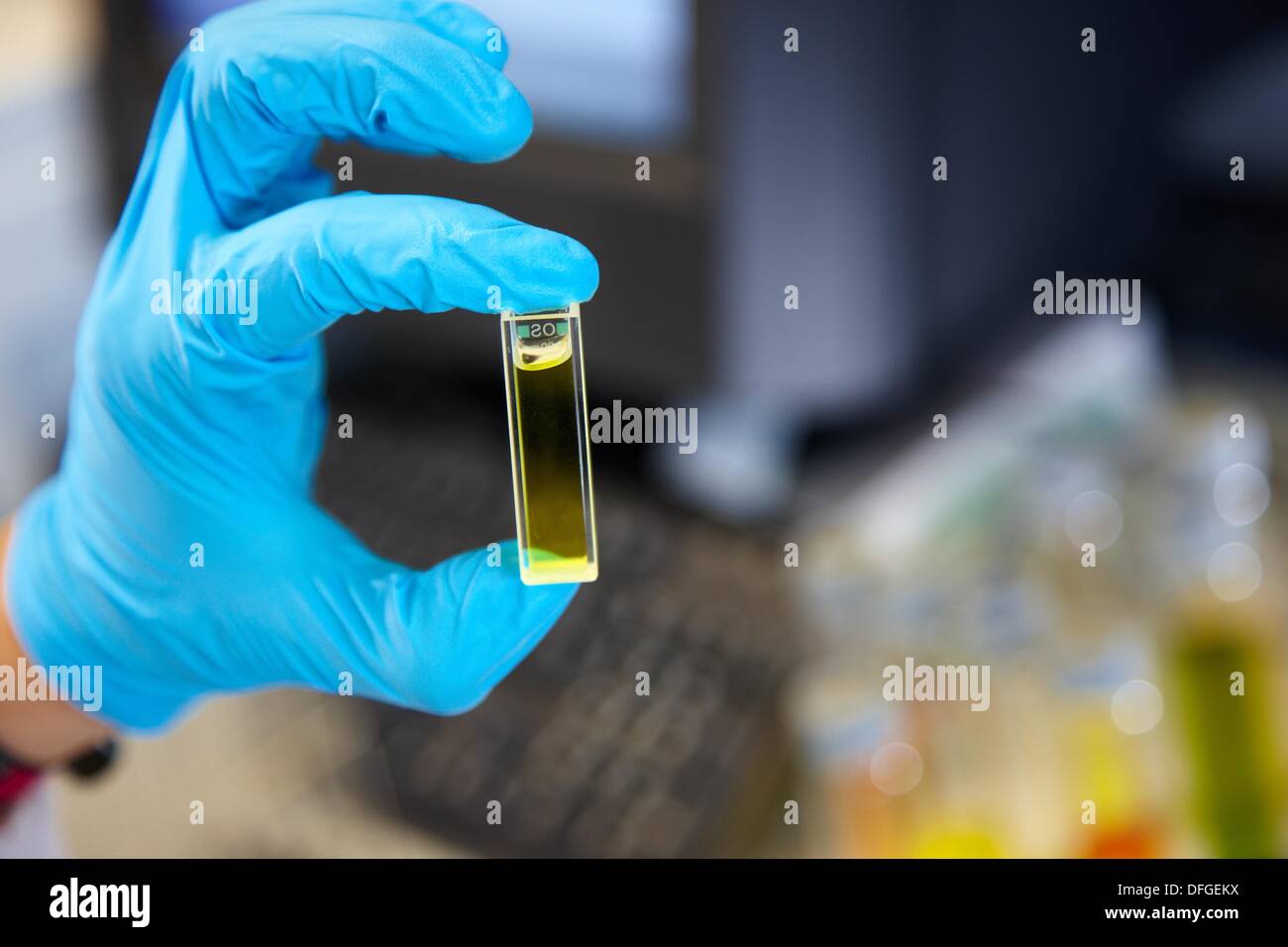 Uv vis spektrophotometer -Fotos und -Bildmaterial in hoher Auflösung ...